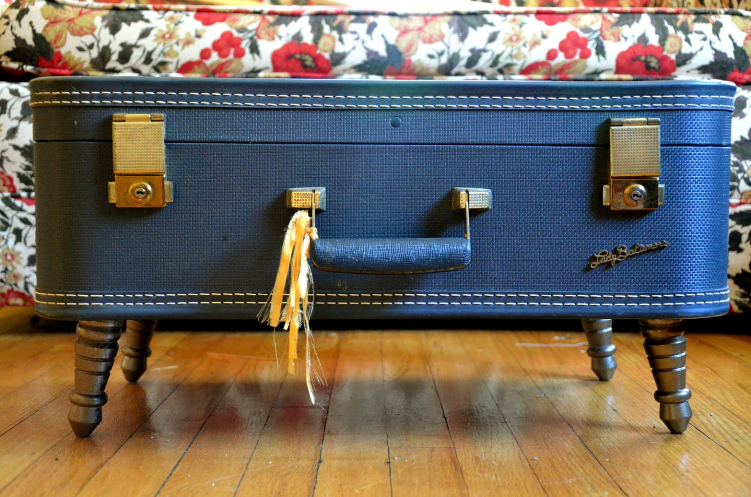 Vintage Suitcase Repurpose: Clever DIY Decor Ideas - Weekend Project ...